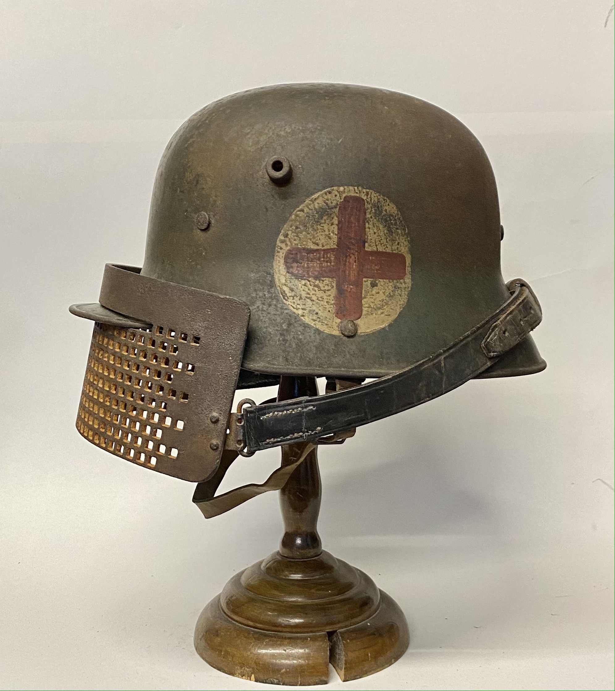 WW1 Steel Helmets & Face Visors Gallery – Militaria Museum